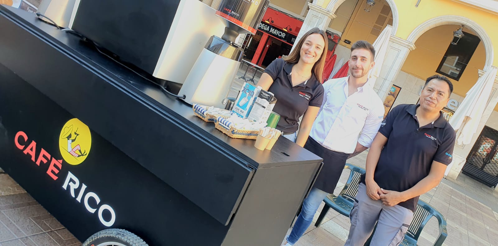 Café Rico celebra el Día Internacional de las Personas Mayores en la Plaza Mayor de Palma - Café ...